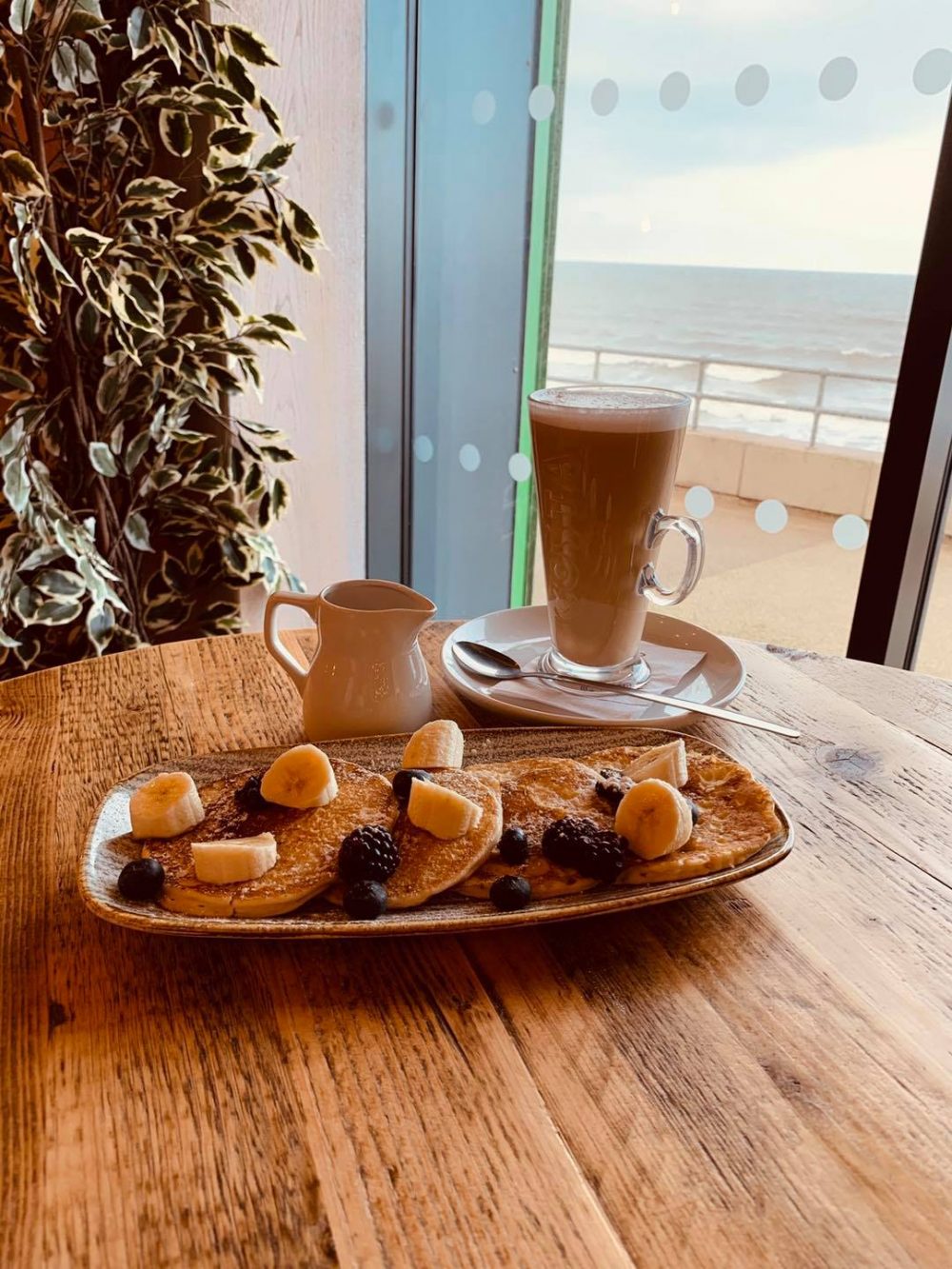 Beach Hut – Right on the beachfront in Rhyl